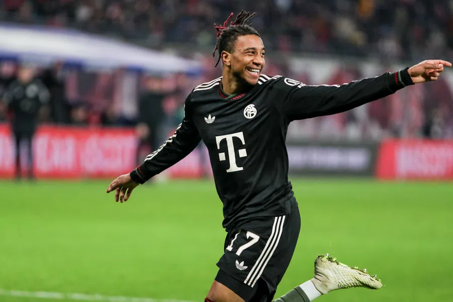 Olise in bloedvorm: aanvaller Bayern evenaart Ribéry met hattrick assists