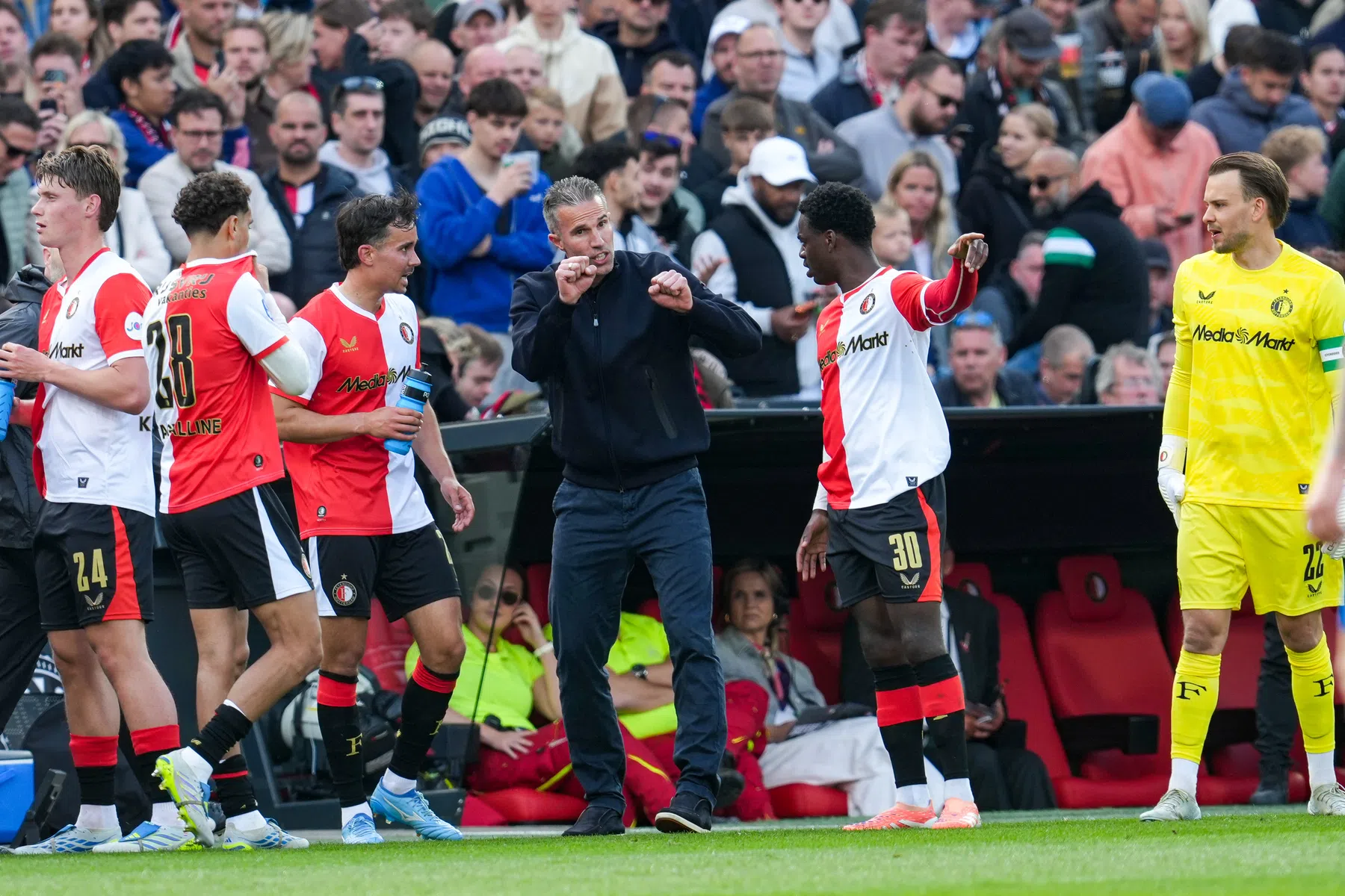 Van Persie zag Feyenoord goed wegkomen: 'Eerste helft was gewoon slecht'