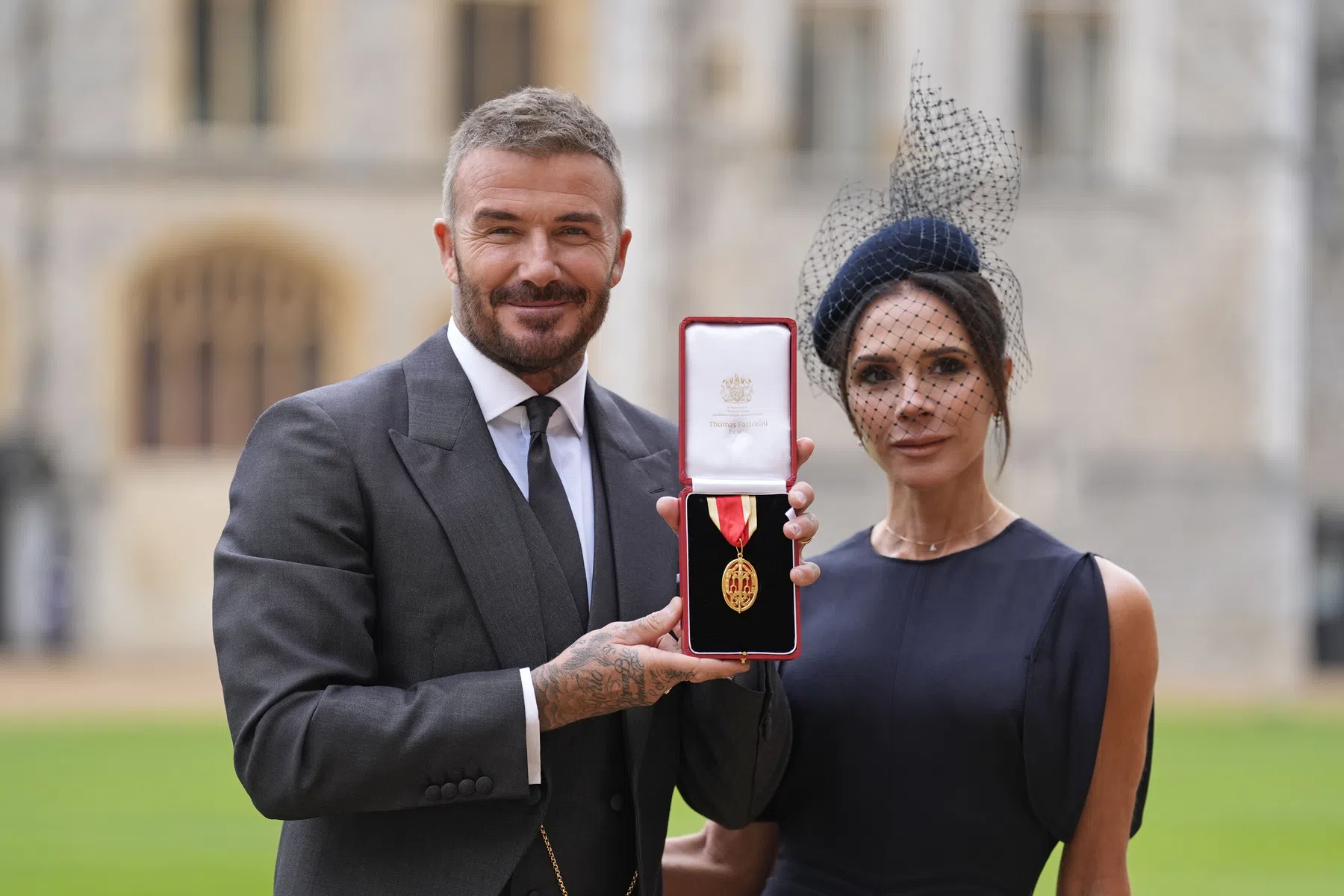 Sir David scoort nu op de lijst der rijke Britten: Beckham kraakt de ...