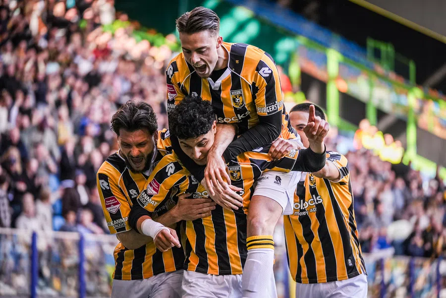 Dubbel goed nieuws voor Vitesse: aandelen overgedragen en meer zekerheid