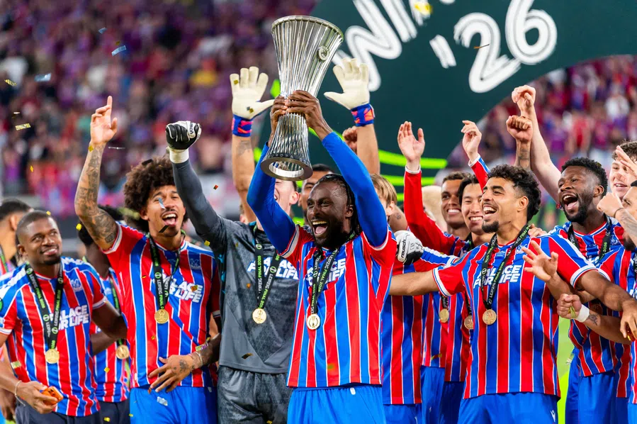 Crystal Palace-spelers storten in na gewonnen finale: 'Ik ben helemaal ...
