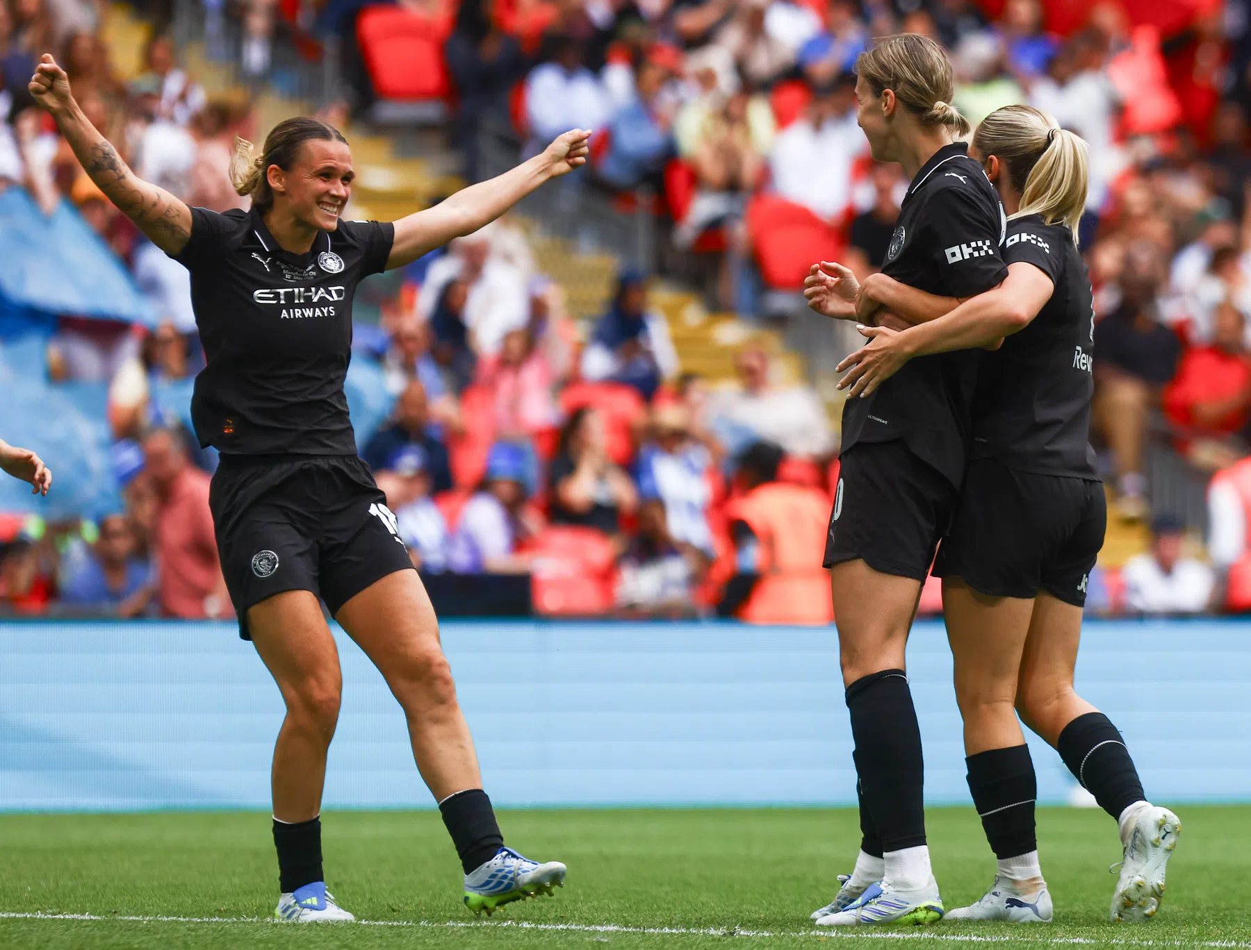 Man City wint FA Cup mede dankzij goal van Miedema