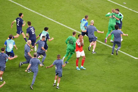 Grootse actie van Marquinhos: PSG-verdediger troost Gabriel direct na ...