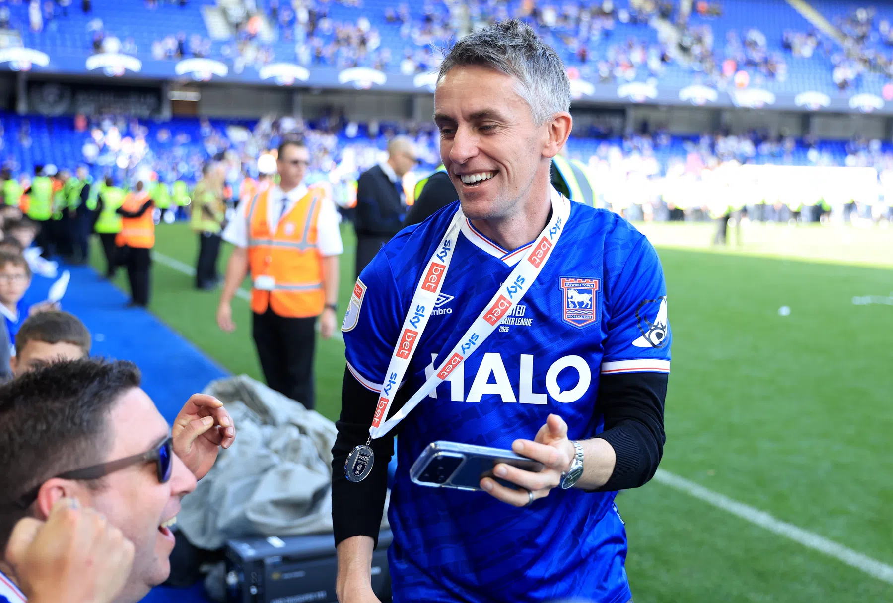 Verrassing bij Ipswich Town: succestrainer McKenna stapt opzij