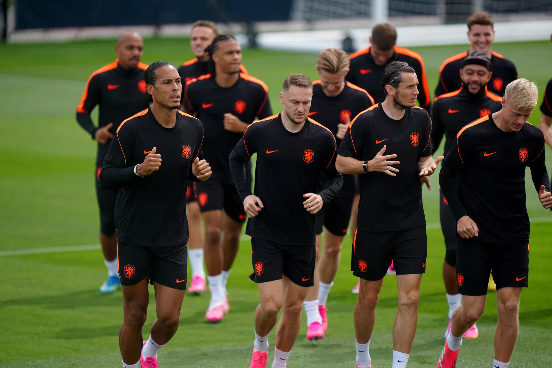 Oranje werkt laatste training richting Japan met fitte selectie af