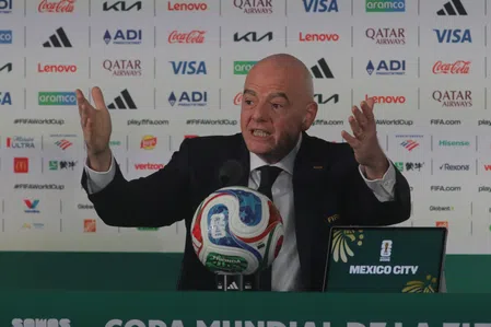 Minister wil Infantino spreken na grap over Italië