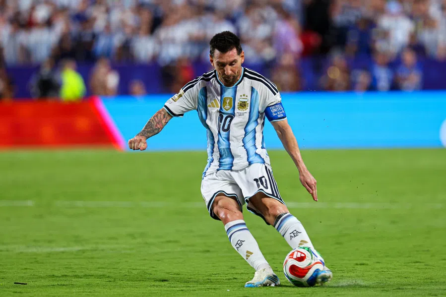 Lionel Messi, een cadeau aan alle nachtbrakers